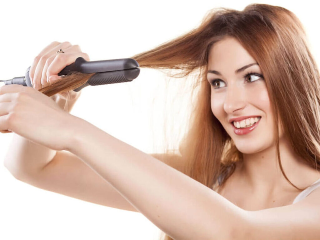 Come stirare i capelli con la piastra